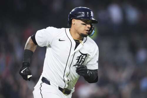 With Baez back at shortstop, Tigers pound White Sox