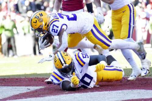 No. 7 LSU's defense secures 13-10 road win over Arkansas