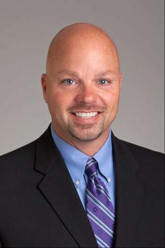 Retired ER doctor has Rx for helping community