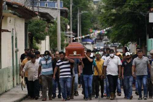 Drug gang kills 20 in attack on city hall in southern Mexico