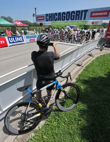 Chicago Grit cycle race pedals into Mundelein