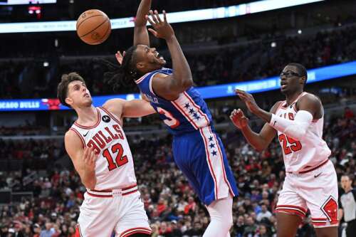 Smith ignites decisive run with thunderous dunk on Embiid as Bulls win ...
