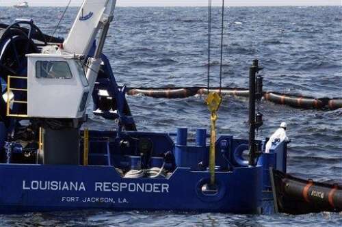 New oil leak in area of sunken drilling rig