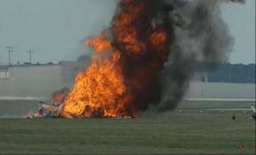 Plane's pilot, wing walker die in Ohio air show crash
