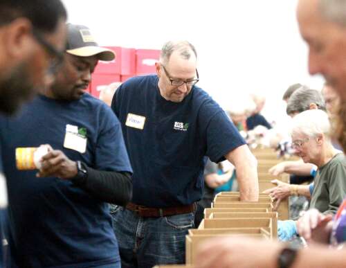 How Northern Illinois Food Bank aims to give 50,000 families a holiday meal