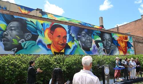 New mural in Aurora pays tribute to blues greats