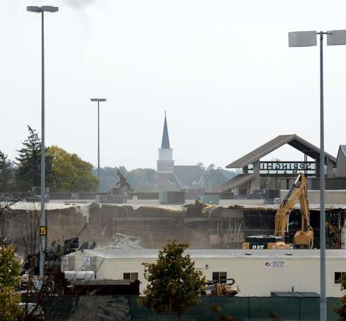 Demolition begins on Spring Hill Mall wing