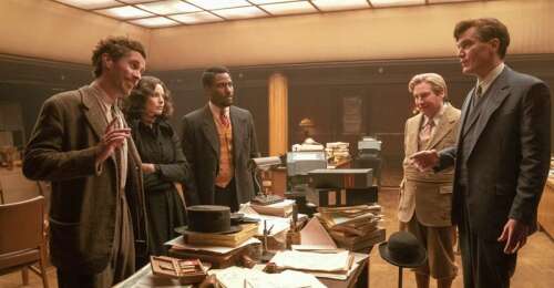 All-star cast succumbs to convoluted story in muddled screwball comic ...