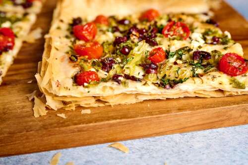 Phyllo is the key to an off-the-cuff, flaky ‘pizza’