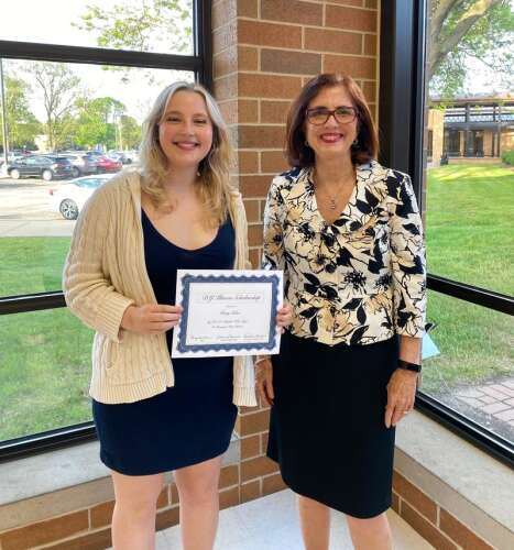 P.E.O. Chapter DY of Elgin awards scholarship