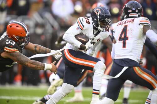 Bears’ defense melts down in fourth quarter