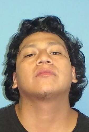 Waukegan murder suspect scolded for flashing gang signs in court