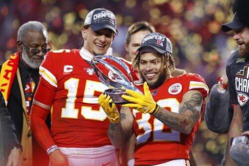 Finally, Hunt family gets to lift Lamar Hunt Trophy