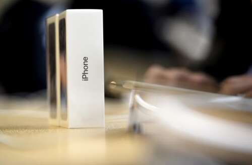 Apple woos new iPhone fans; current owners await upgrade