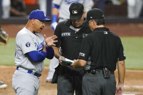 MLB: Umpire HernÃ¡ndez blew calls, losing World Series job