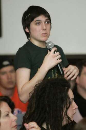 Fidel Castro's daughter speaks at Lake Forest College