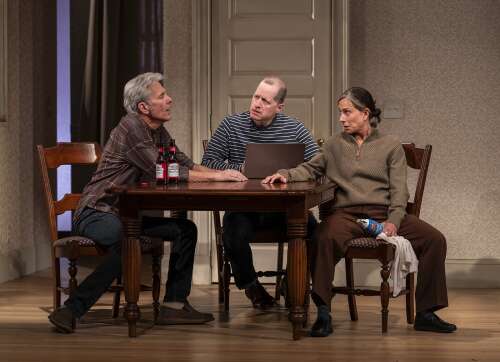 Terrific acting animates Steppenwolf dramedy ‘Catch As Catch Can’