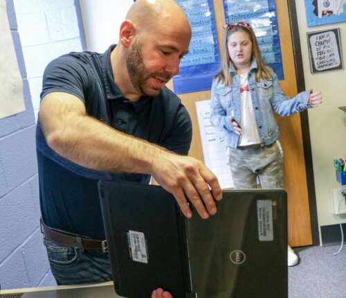 Schaumburg teacher leads students, colleagues to innovate with technology