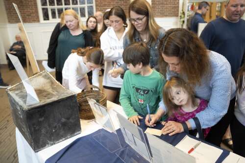 Time capsule opens window into Arlington Heights church’s past