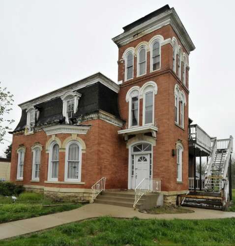West Chicago letting group try to save historic Wiant House
