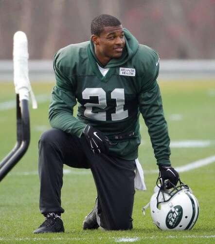 Jets cut injured S Marcus Gilchrist, re-sign LB Bruce Carter