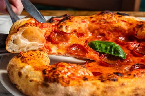 Piccolo Buco brings century-old pizza experience to Schaumburg