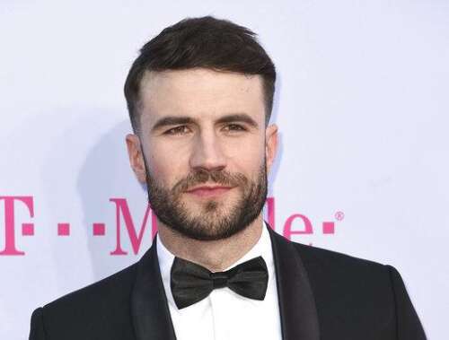 Sam Hunt makes chart history with "Body Like a Back Road"