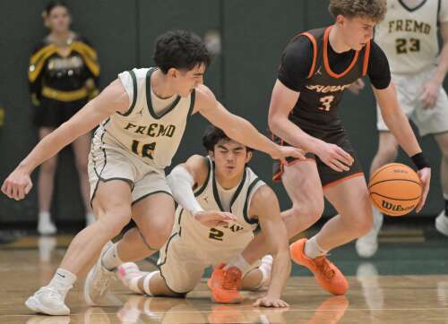 Boys basketball: Pinto, Fremd squeak past Hersey, tie for MSL West lead