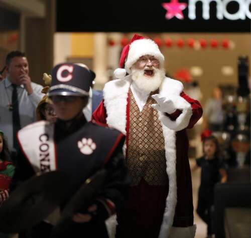 Santa returns to Woodfield Mall with parade Thursday