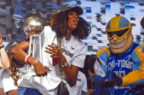 Chicago celebrates WNBA champion Sky with parade