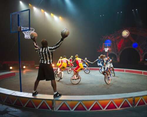 Comic basketball act's return helps circus build upon tradition