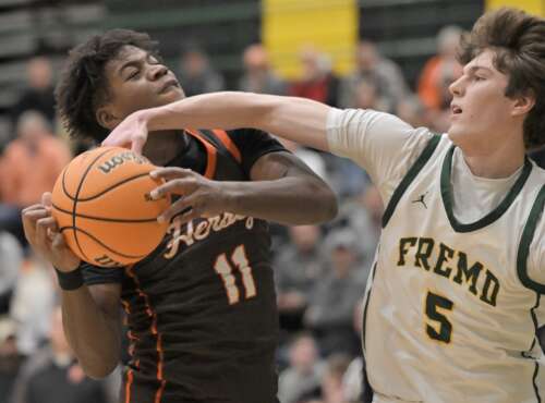 Boys basketball: Pinto, Fremd squeak past Hersey, tie for MSL West lead