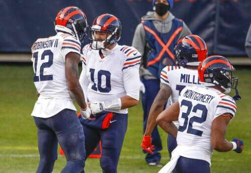 Pace keeps Bears' QB options open, no decision on Robinson