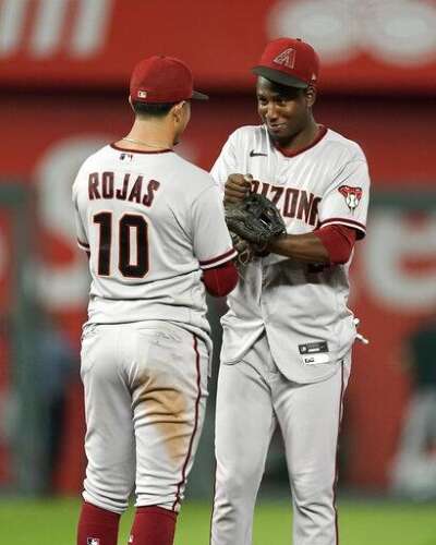 Walker's 3 hits lift Diamondbacks over slumping Royals, 7-3