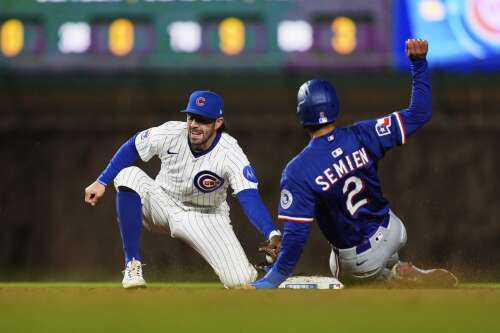 Cubs refuse to hibernate in cold, beat Texas again