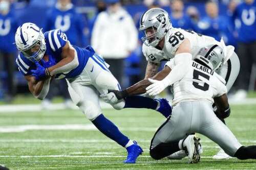 Carr, Raiders beat Colts 23-20 to close in on playoff spot