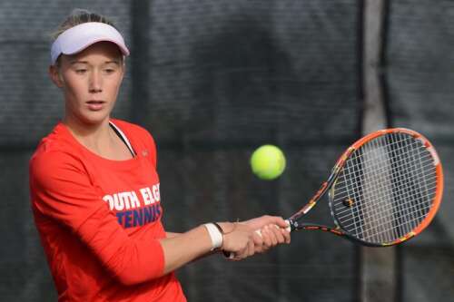 South Elgin's Derowski still alive at state