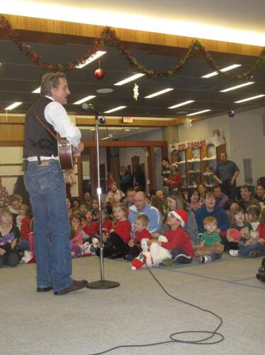 Folk singer returning for Wheaton concert