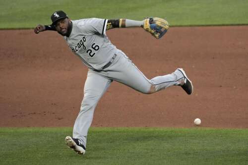 Bats flail, Lynn struggles, White Sox fall 9-1 to Royals