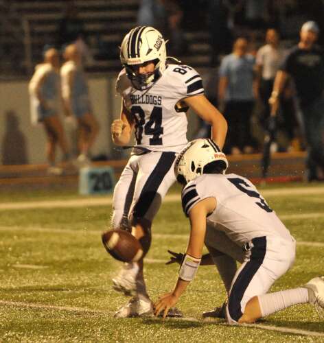 Huge second quarter leads Bulldogs to win over Panthers