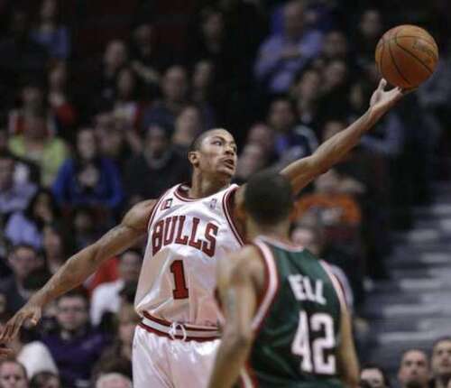Gordon, Rose move Bulls past Bucks in standings