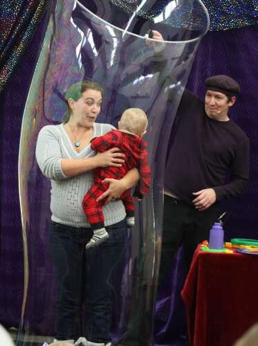 Bubbleologist wows crowd at Lake Villa library