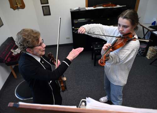 ‘Never stop learning’: 91-year-old violin teacher behind Arlington ...