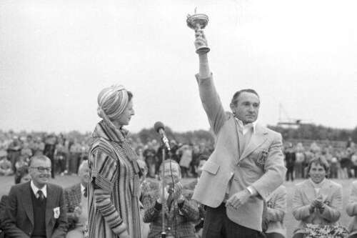 Dow Finsterwald, 1st PGA champion in stroke play, dies at 93