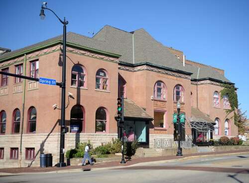 Take walking tour of downtown Elgin
