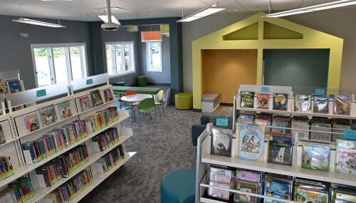 ‘It feels like the home library’: South Elgin library welcomes guests ...
