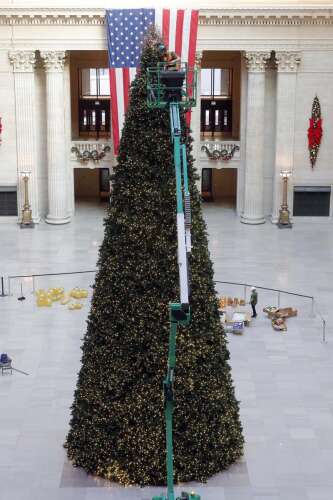 A 50-foot tree and hundreds of ornaments: How Union Station is ...