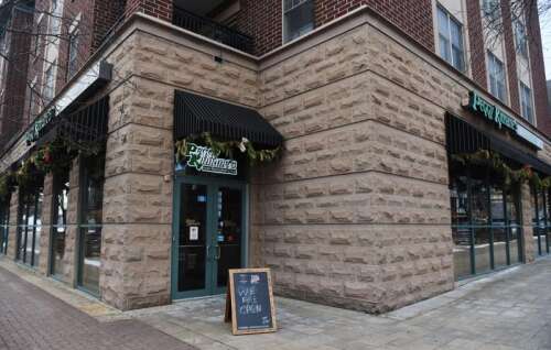 Suburban Cook, Chicago restaurant owners celebrate return of limited ...