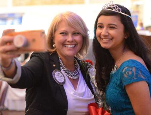 Schaumburg crowns Miss Septemberfest 2017