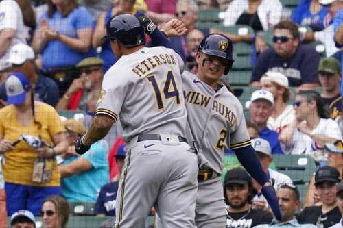 UrÃ­as 5 extra-base hits, PiÃ±a 6 RBIs, Brewers rout Cubs 17-4